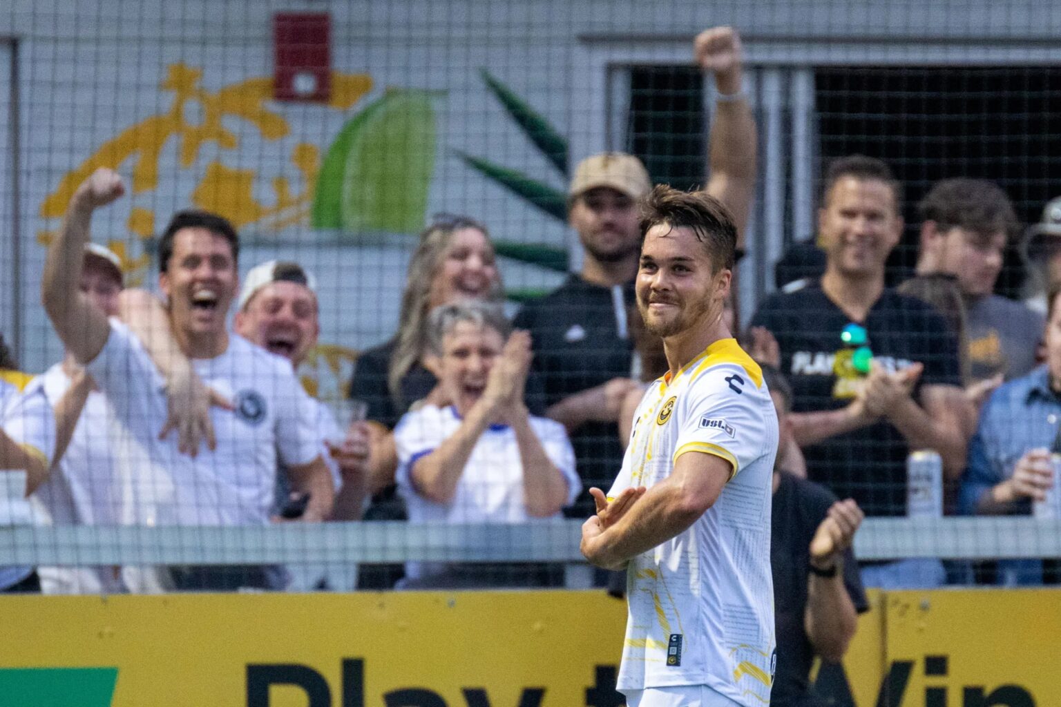 Takeaways and Player Grades: Mertz, Barnes combo plus hard dose of ...